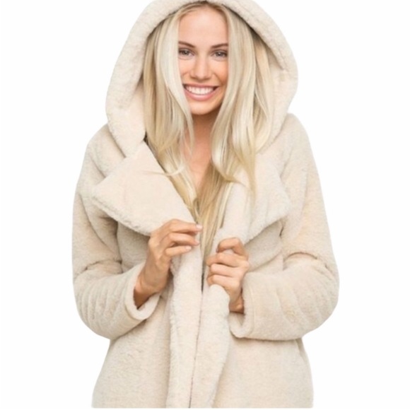 Brandy Melville | Jackets & Coats | Brandy Melville Sandra Faux Fur ...
